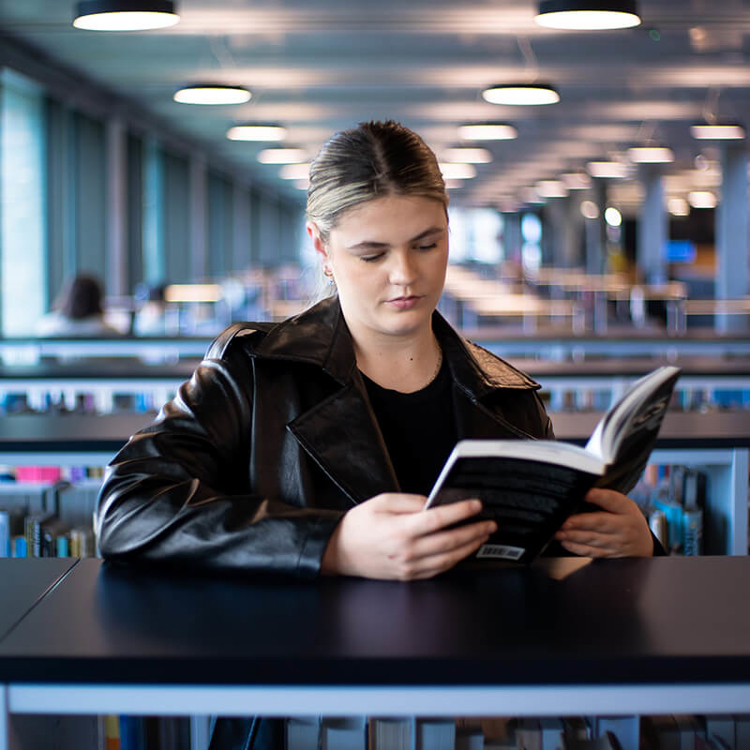 Postgraduate Application Support | University of Roehampton, London